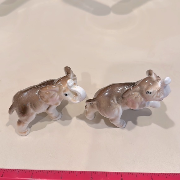 Enesco | Art | Vtg 8s Enesco Small Elephant Figurine Porcelain Ceramic ...